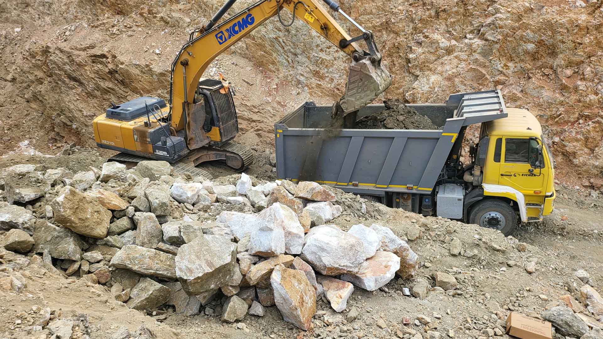 Glassy Quartz | Global Gateway Impex